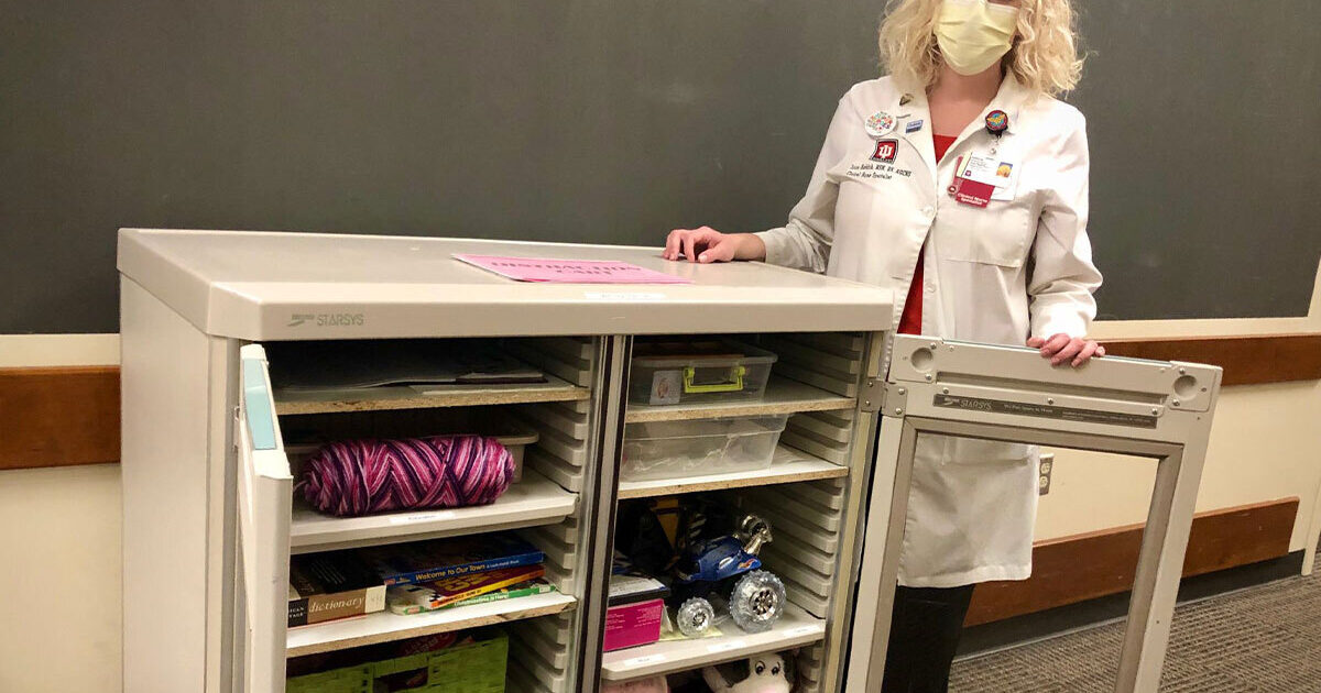 ‘Distraction cart’ brings comfort to elderly patients | IU Health